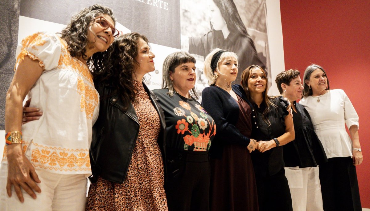 Así fue el espectacular homenaje de Javiera Parra y Mon Laferte a ...